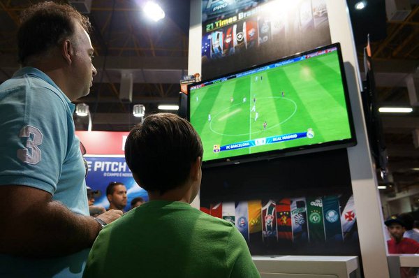 PES 2015: Nuevas imágenes del Brasil Game Show - Noticias Pro Evolution ...